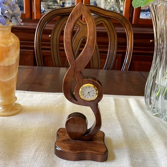 treble clef clock